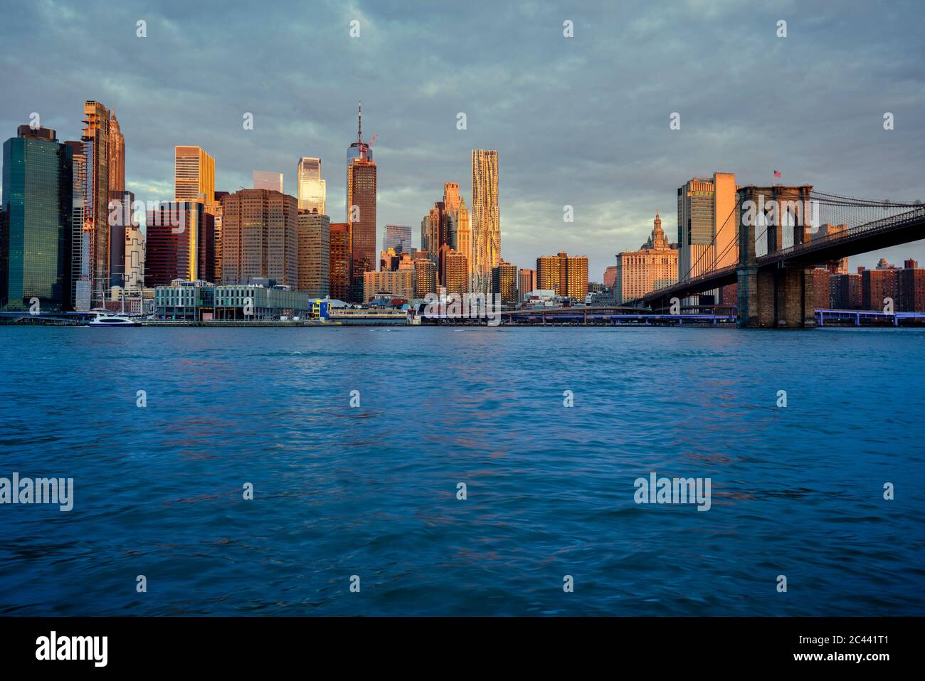 Skyline new york dawn hi-res stock photography and images - Alamy