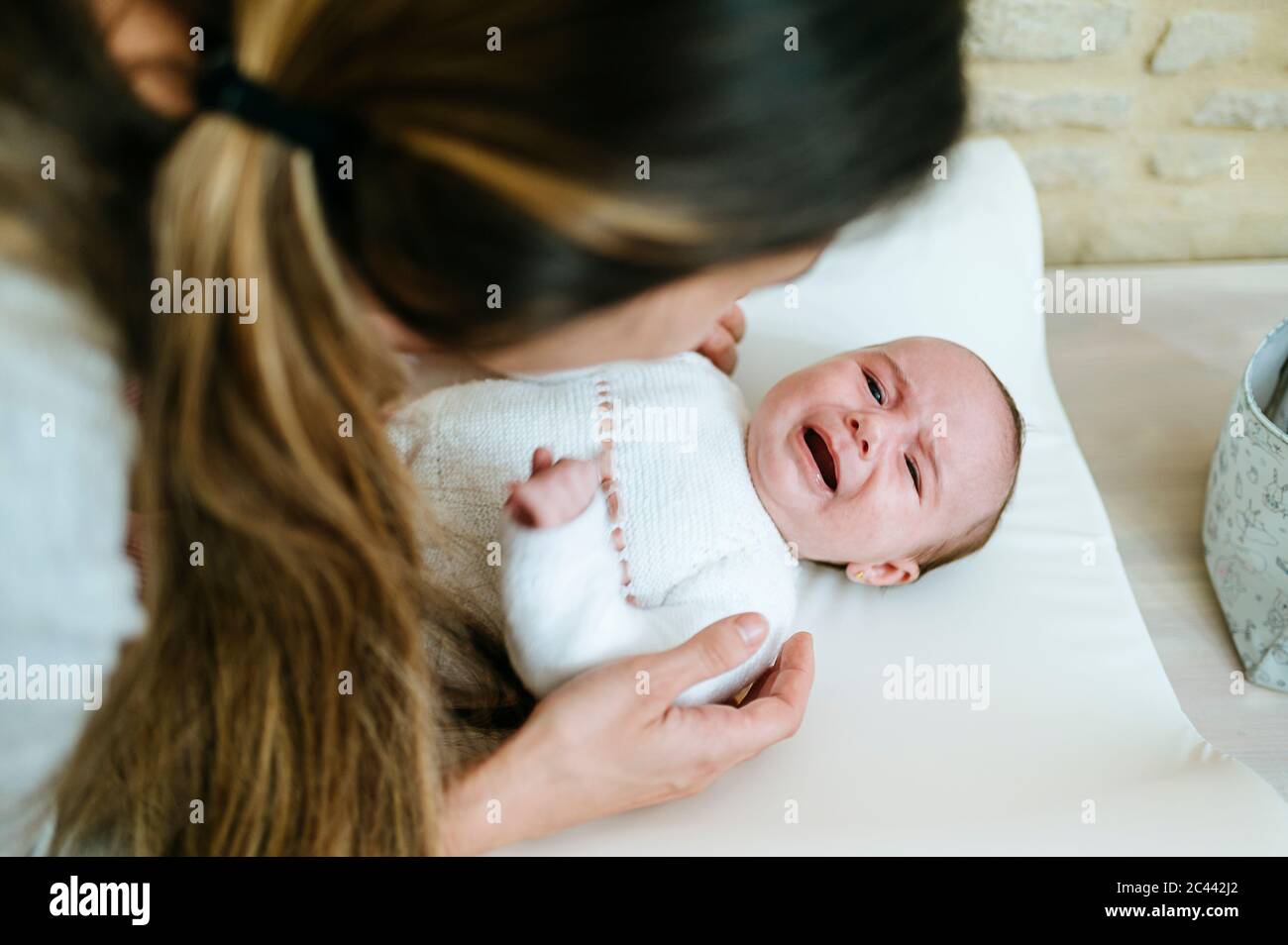 Child crying looking hi-res stock photography and images - Alamy