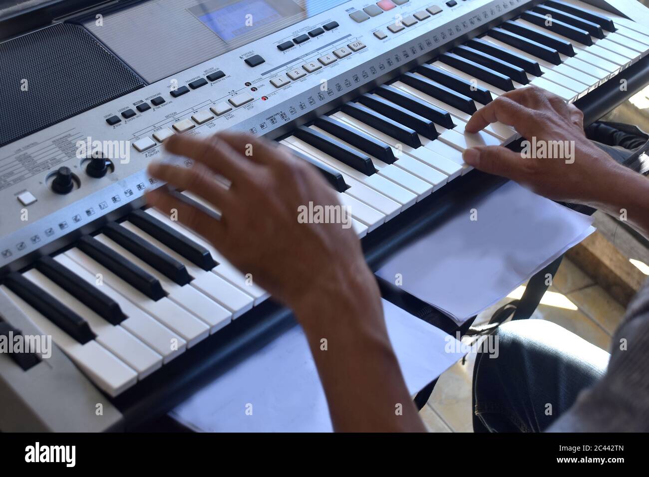 Keybord player hi-res stock photography and images - Alamy