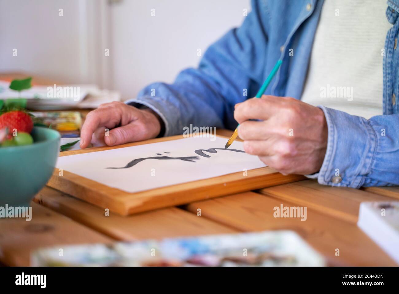 Senior hand paper hi-res stock photography and images - Alamy
