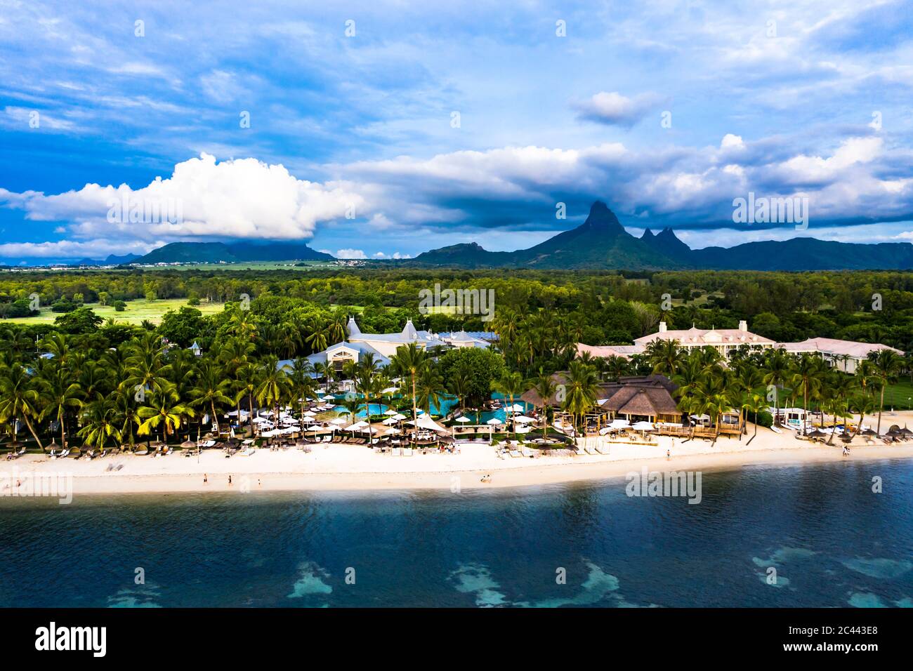 Black river beach hi-res stock photography and images - Alamy
