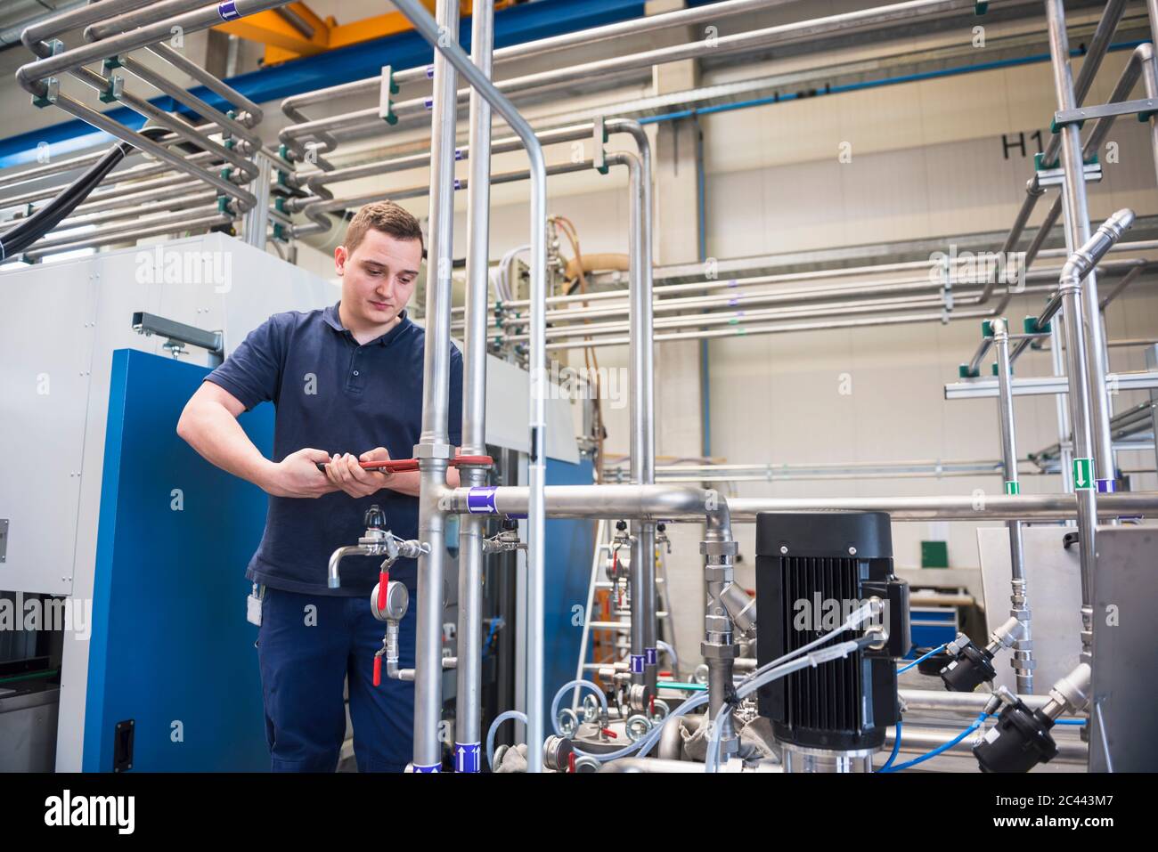Pipework worker hi-res stock photography and images - Alamy