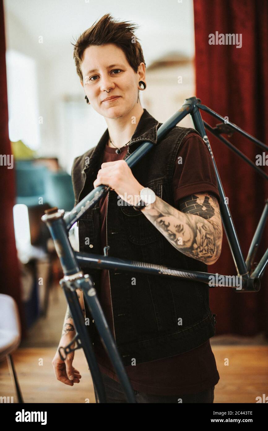 Tattooed and pierced woman hi-res stock photography and images - Alamy