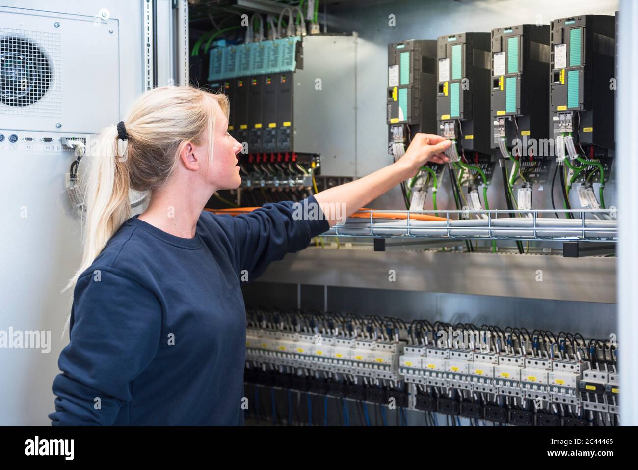 Woman factory worker operating machine hi-res stock photography and ...