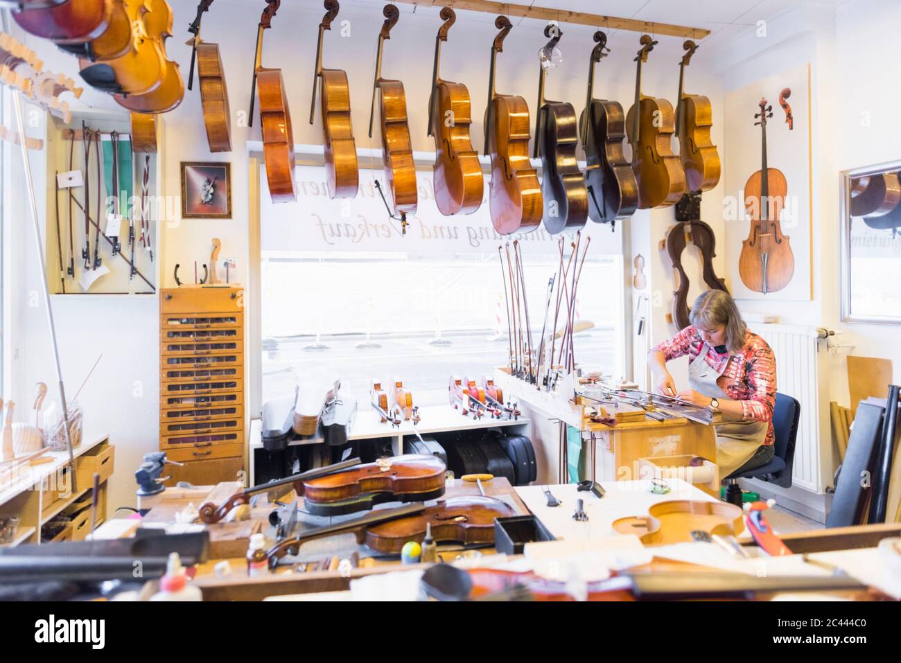 Female violin maker work hi-res stock photography and images - Alamy