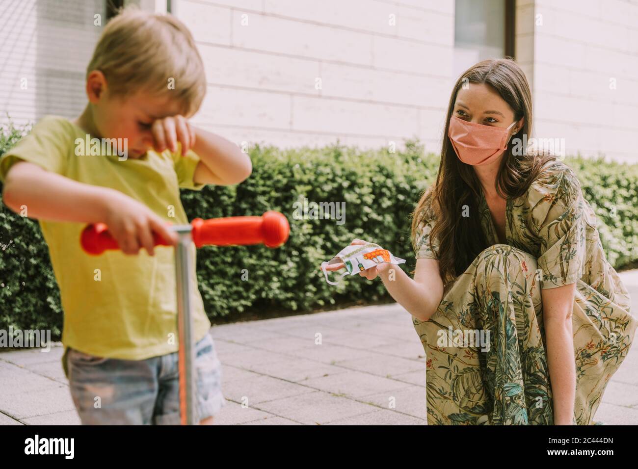Crying mask hi-res stock photography and images - Alamy