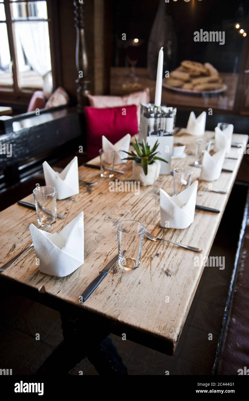 Restaurant laid hi-res stock photography and images - Alamy