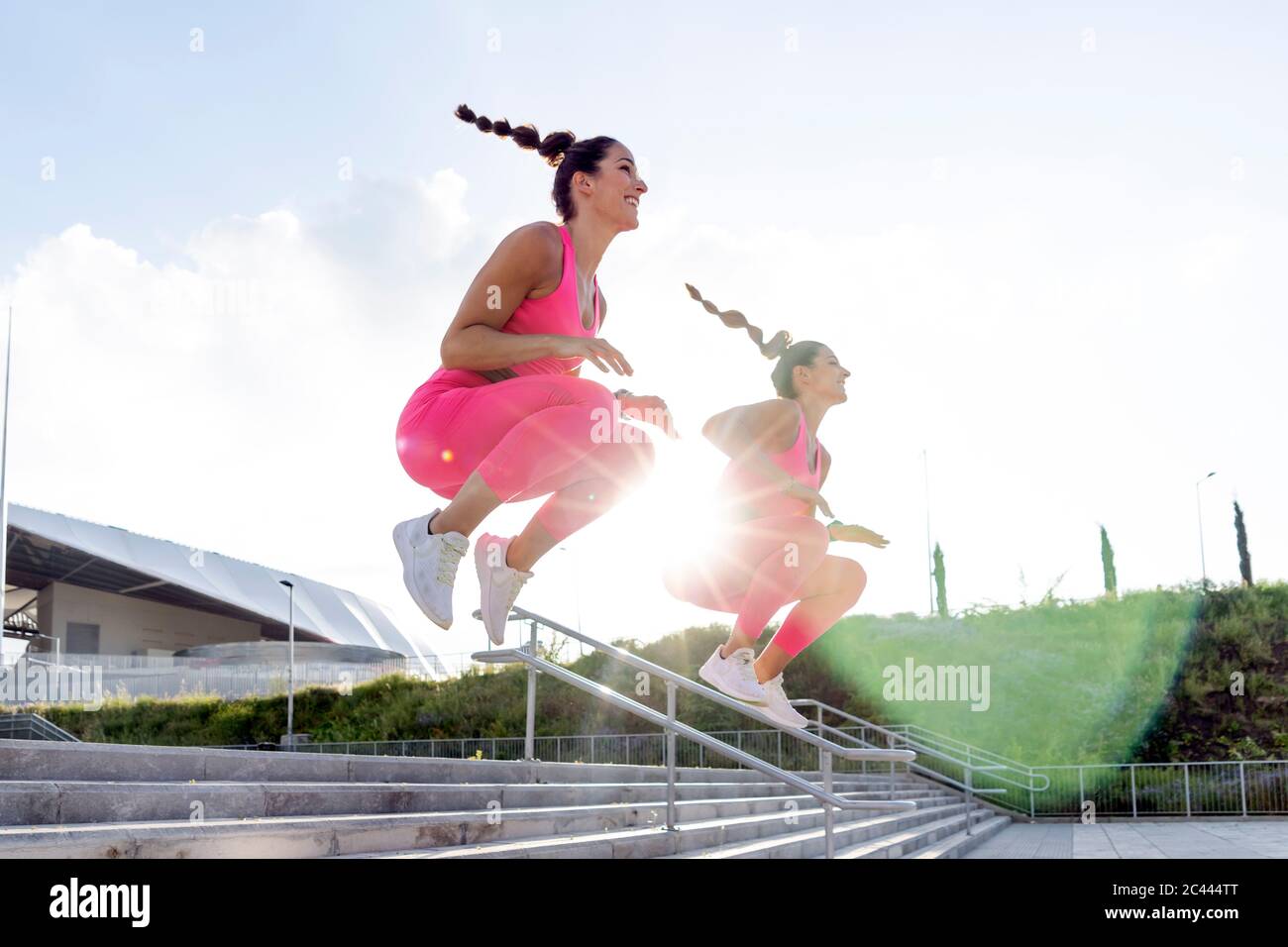 Women sky jump hi-res stock photography and images - Alamy