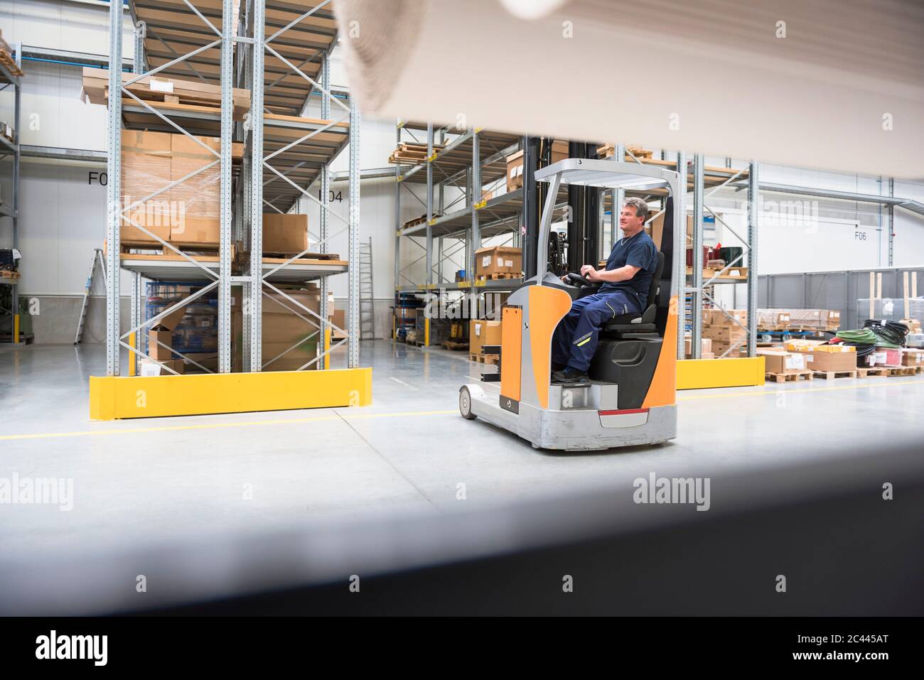 Warehouse high rack forklift hi-res stock photography and images - Alamy