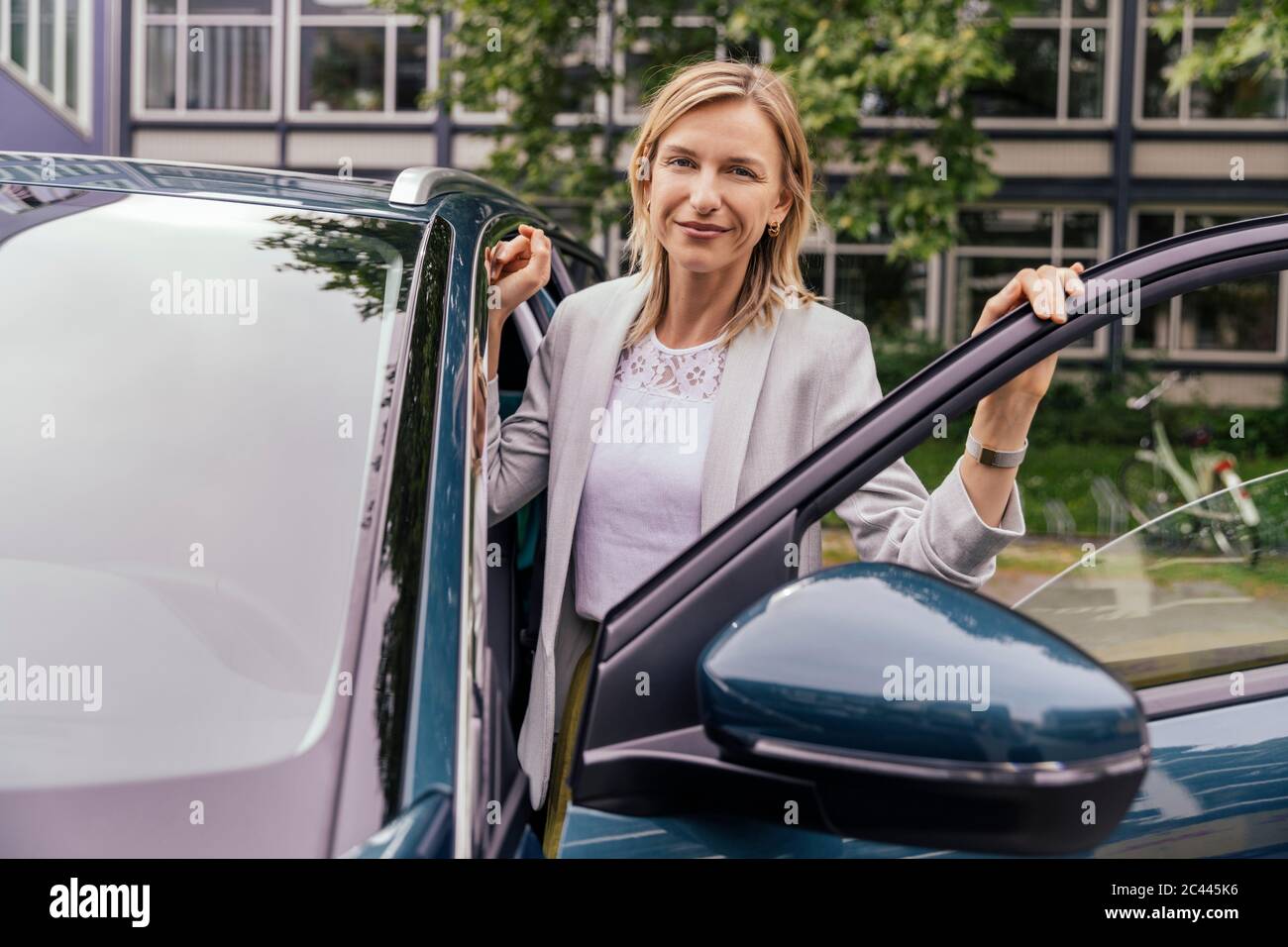 Driver smiling hi-res stock photography and images - Alamy