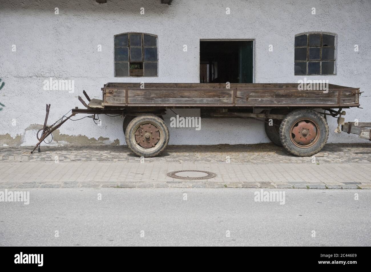 Old farm trailer outside hi-res stock photography and images - Alamy