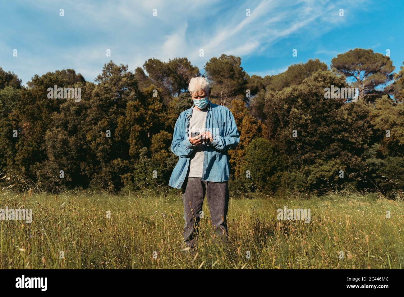 Man using mask protection hi-res stock photography and images - Alamy