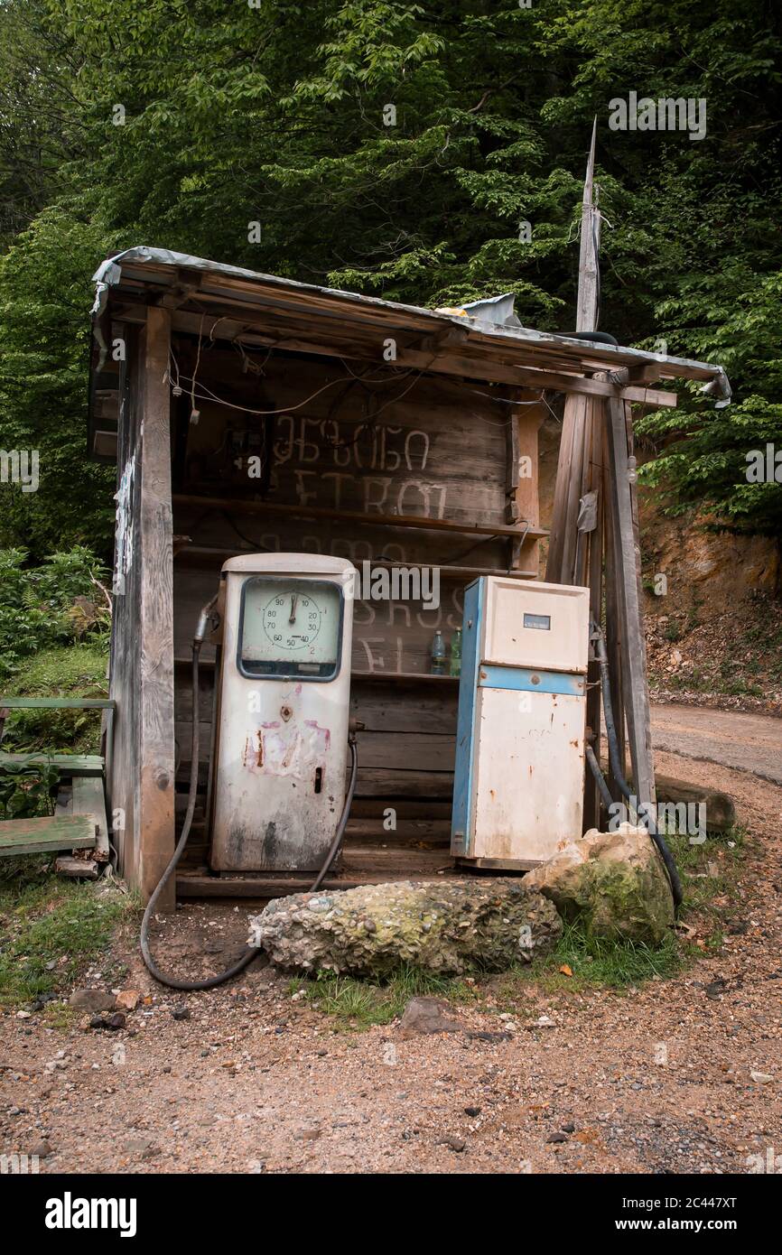Gas station shed hi-res stock photography and images - Alamy