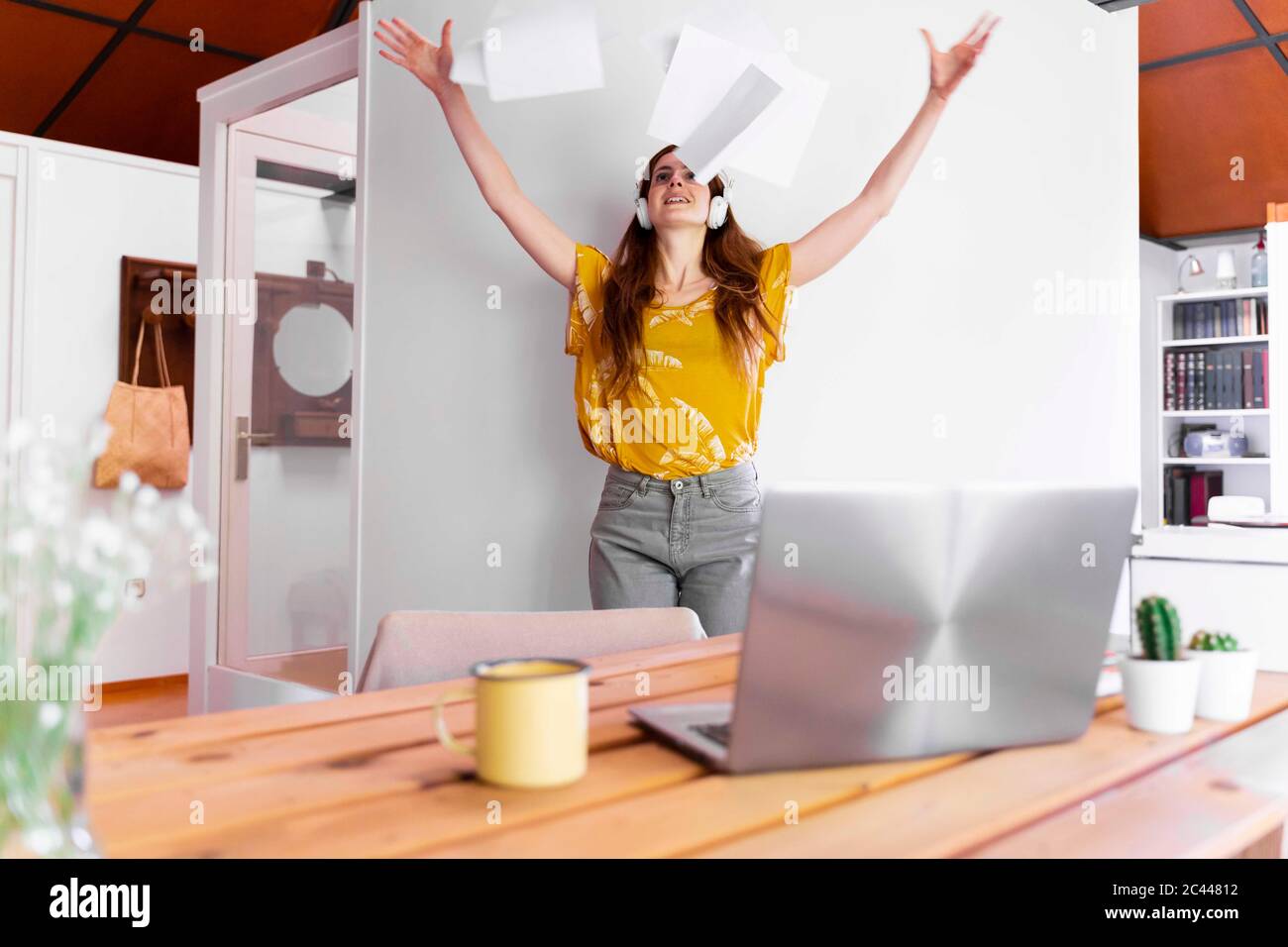 Woman papers throwing computer hi-res stock photography and images - Alamy