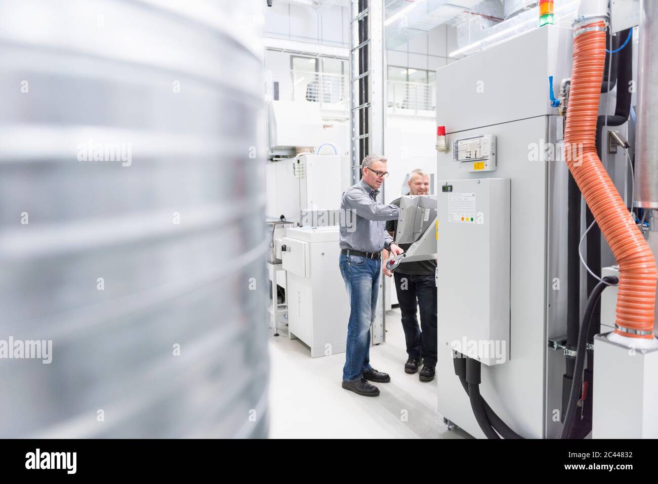 Two men in discussion hi-res stock photography and images - Alamy