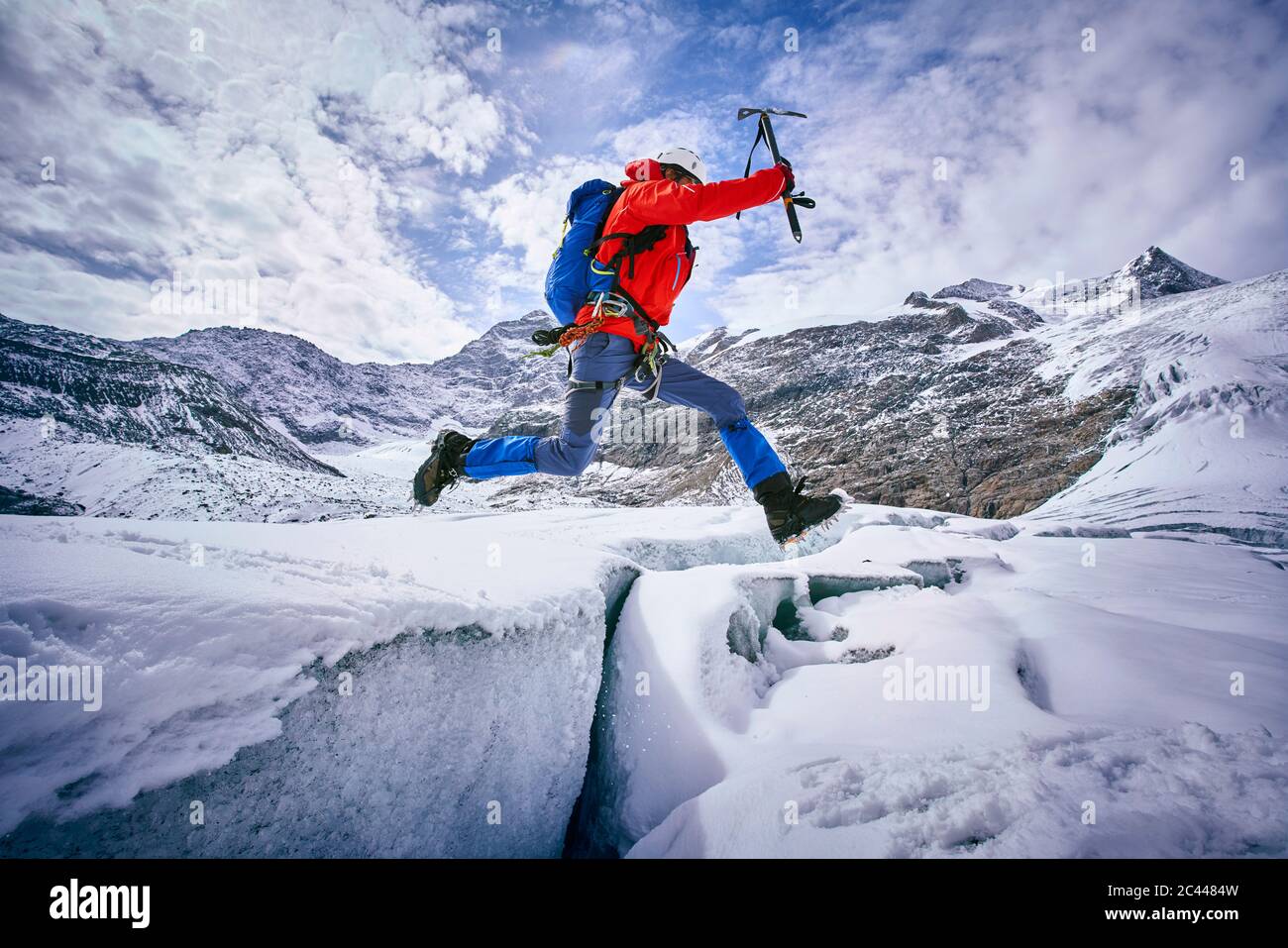 Crevasse jump hi-res stock photography and images - Alamy