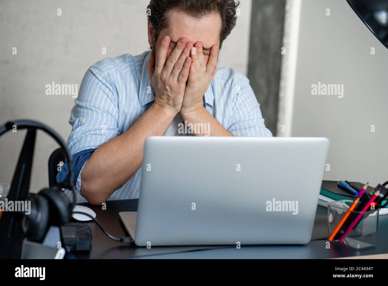 Exhausted man hi-res stock photography and images - Alamy