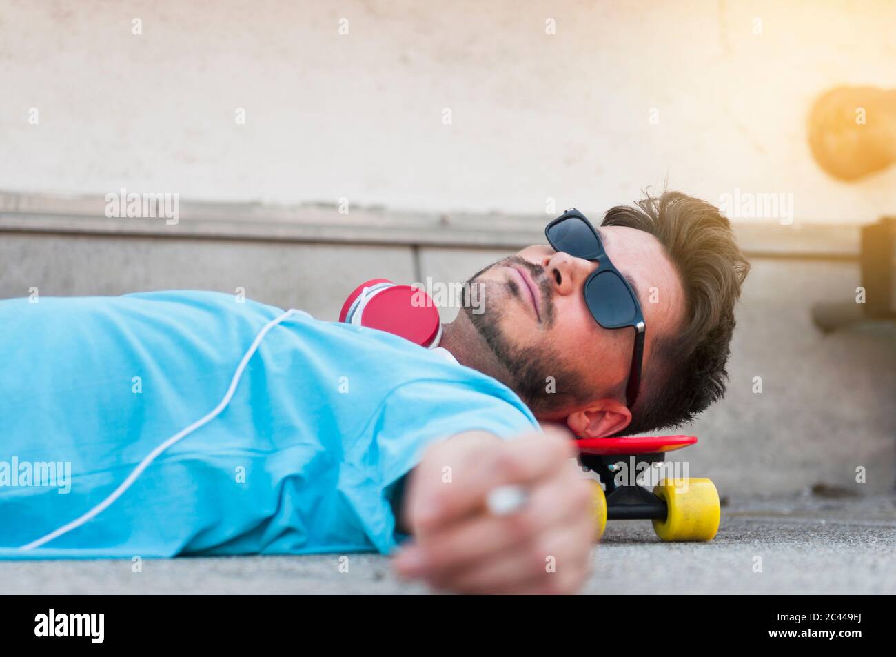 Wearing sunglasses on head hi-res stock photography and images - Alamy