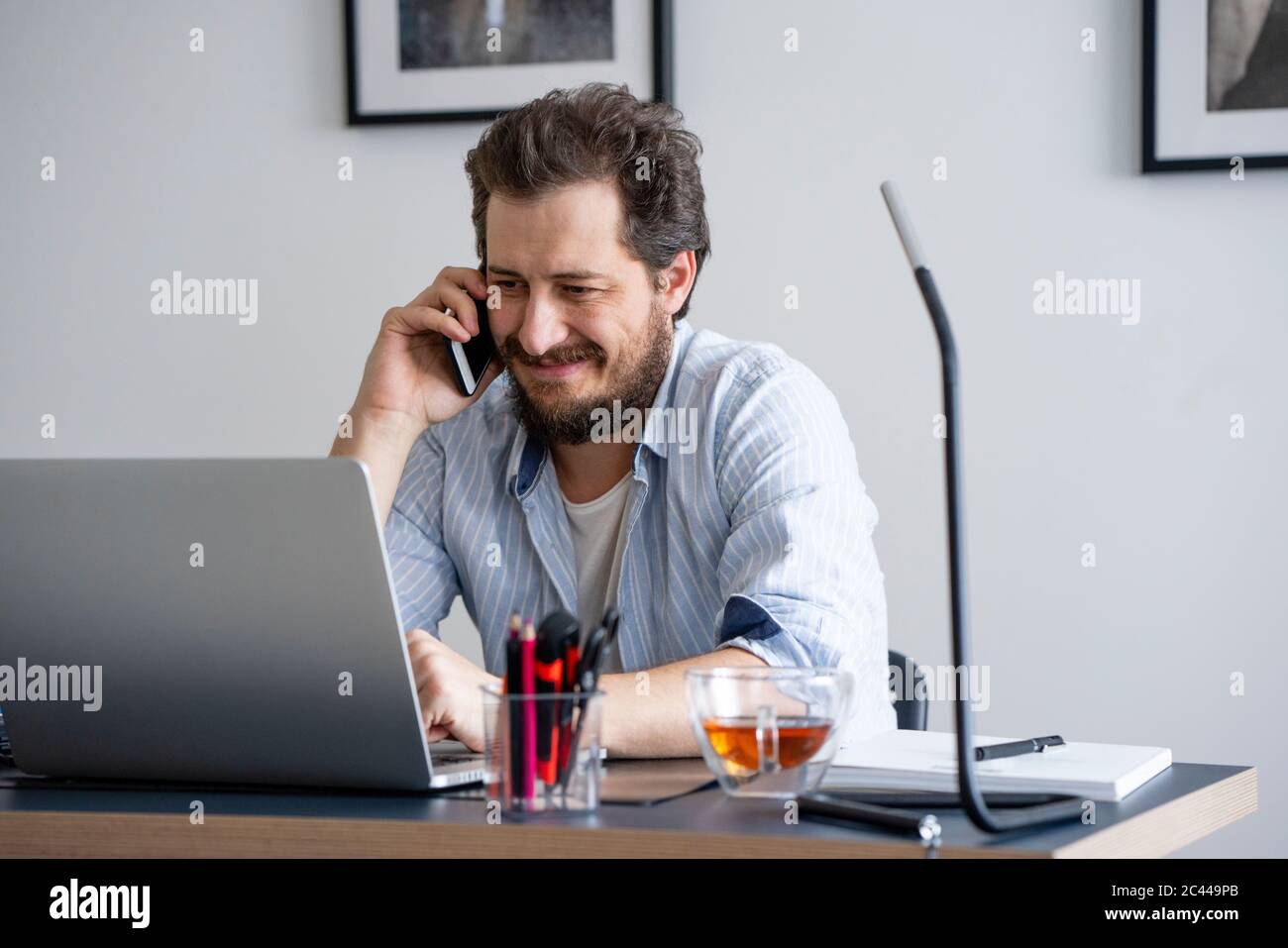 Person using internet calling hi-res stock photography and images - Alamy