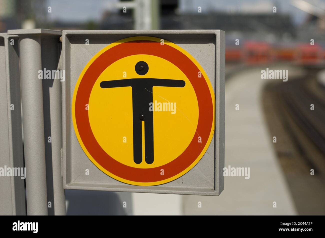 Warning sign on train platform Stock Photo - Alamy