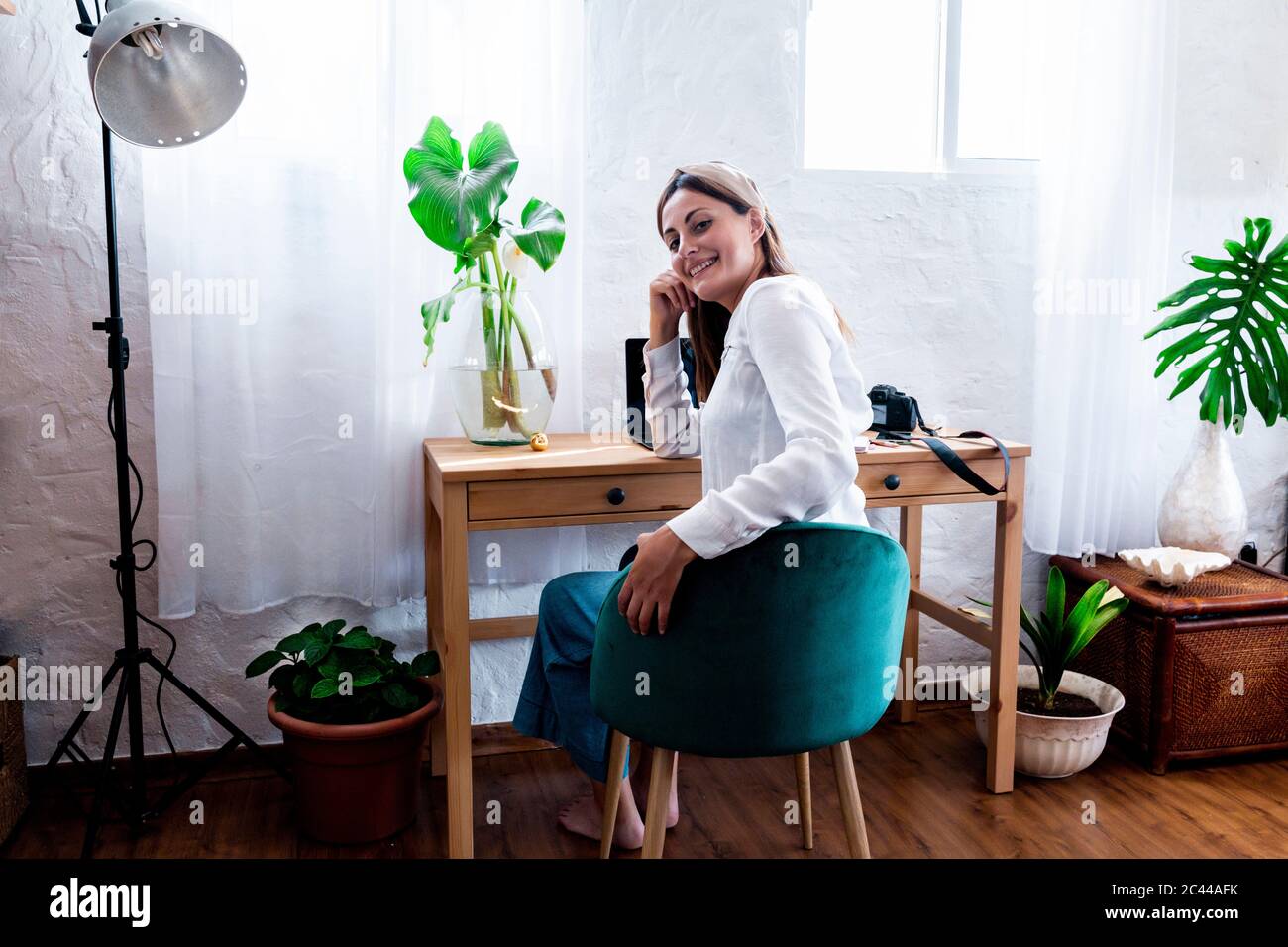 Desk bedroom hi-res stock photography and images - Alamy