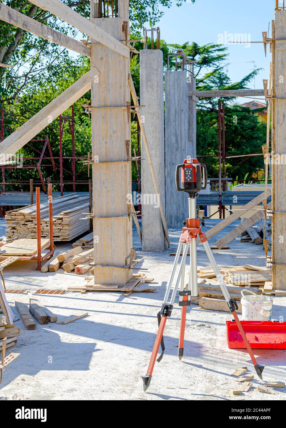 Total center device on tripod with laser for leveling other devices to ...