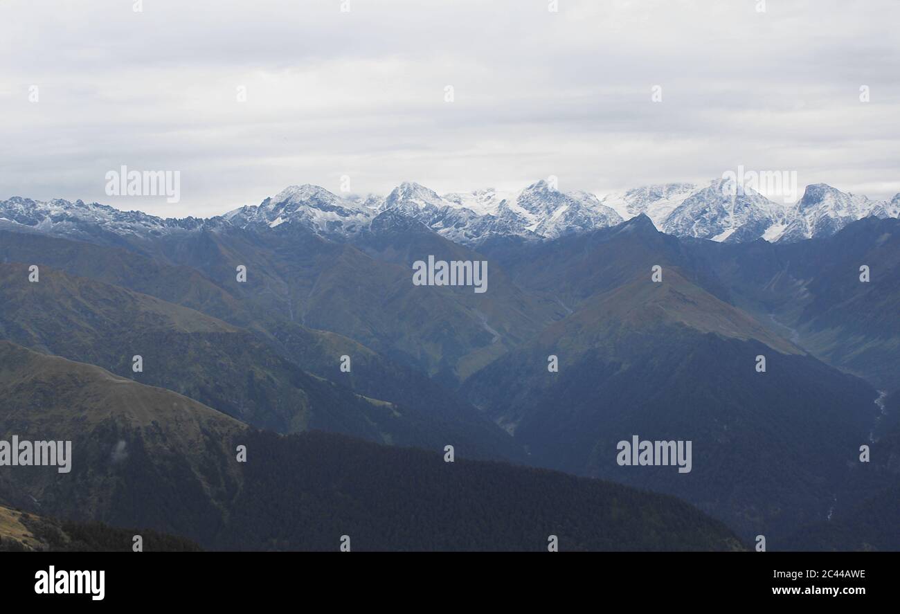 High mountains himalaya range hi-res stock photography and images - Alamy