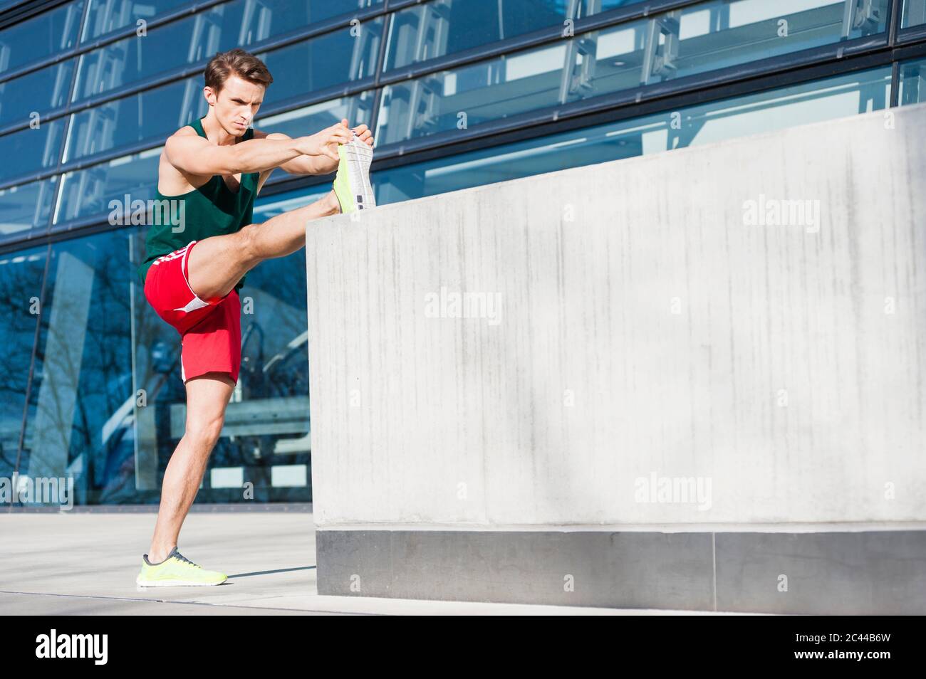 Man leg stretching on outdoors hi-res stock photography and images - Alamy