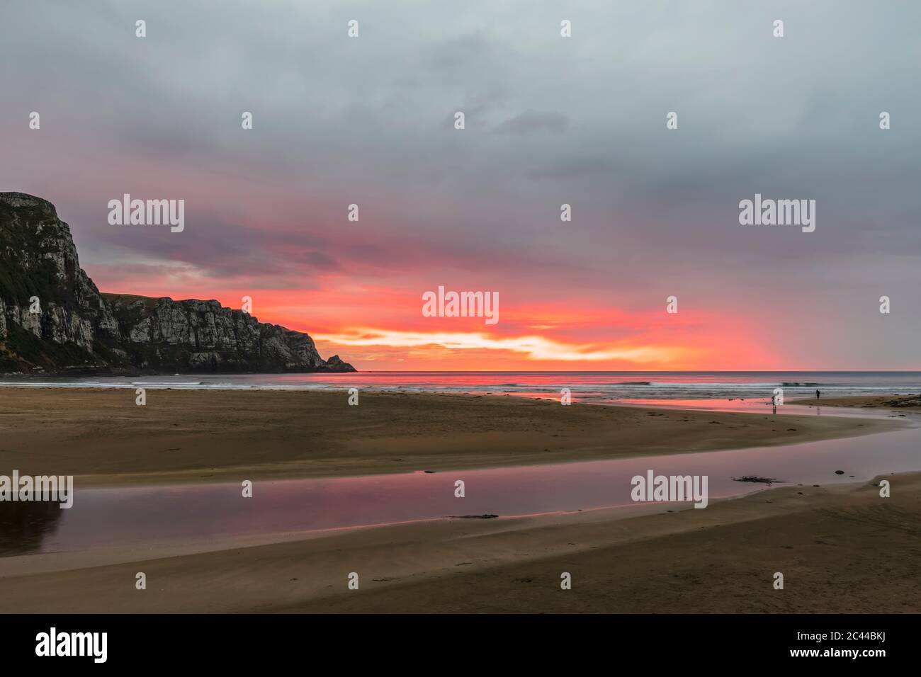 New Zealand, Purakaunui Bay at cloudy sunrise Stock Photo - Alamy