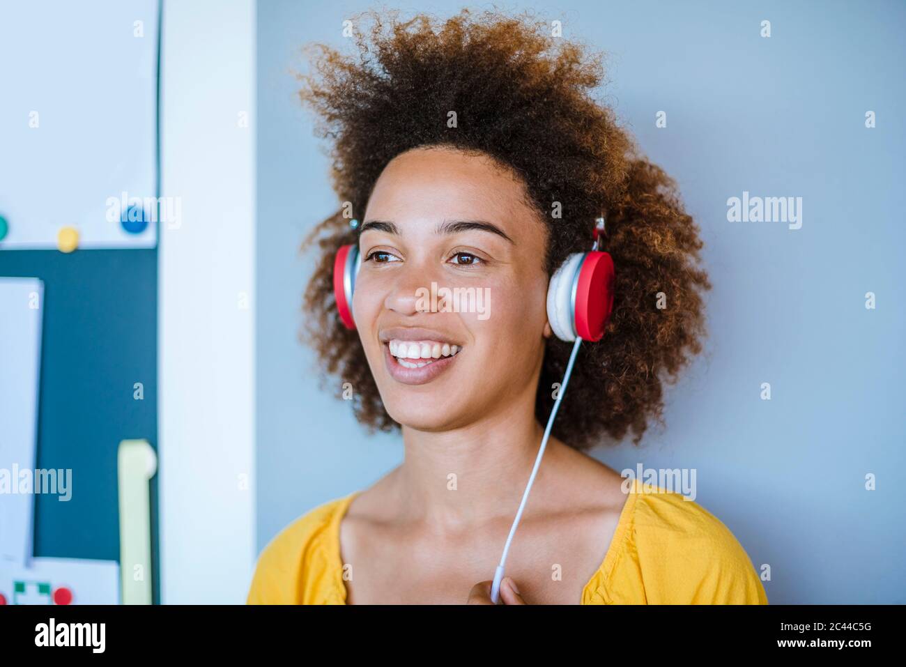 Laughing young woman wearing headphones Stock Photo - Alamy