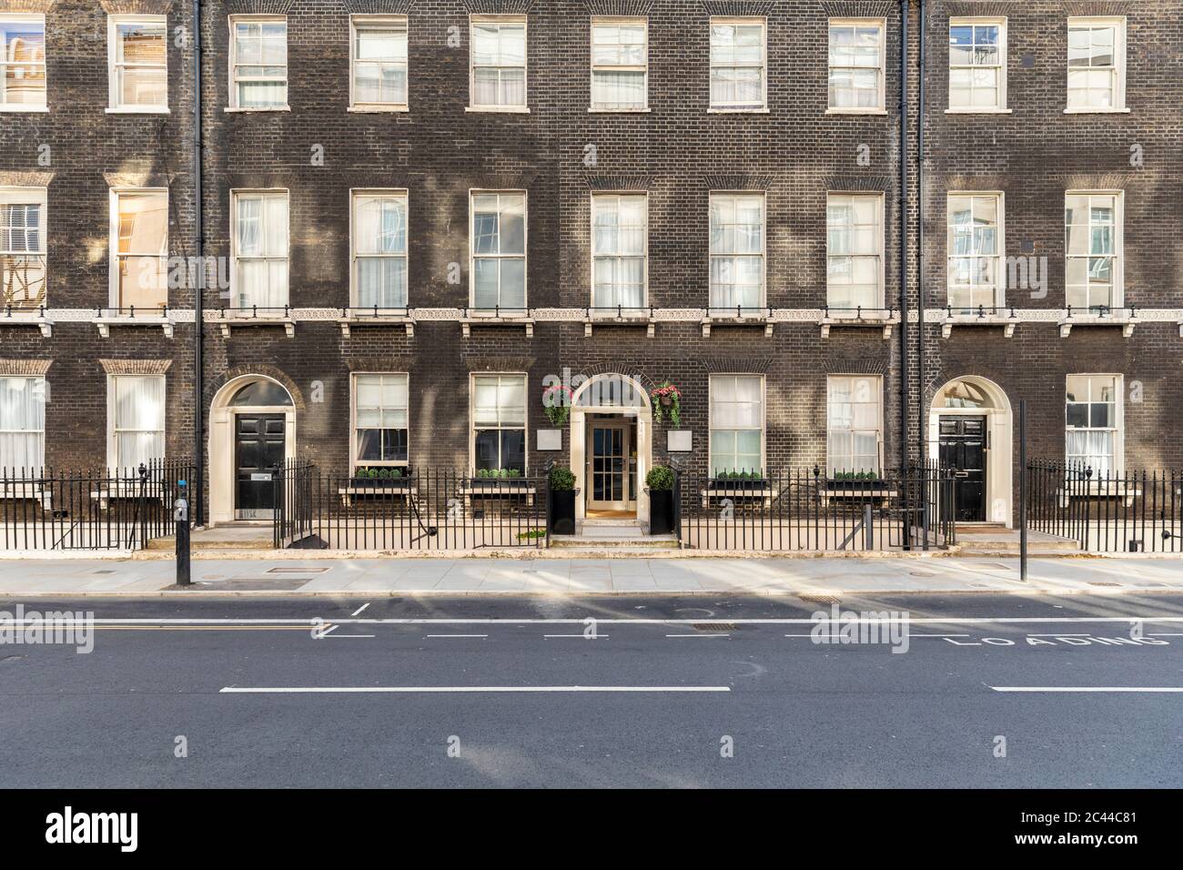 London brick buildings hi-res stock photography and images - Alamy