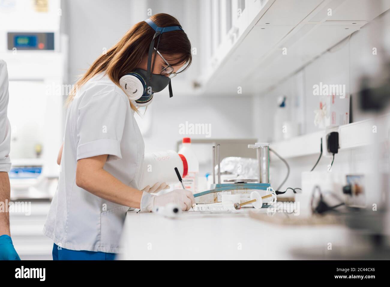 Laboratory scale hi-res stock photography and images - Alamy