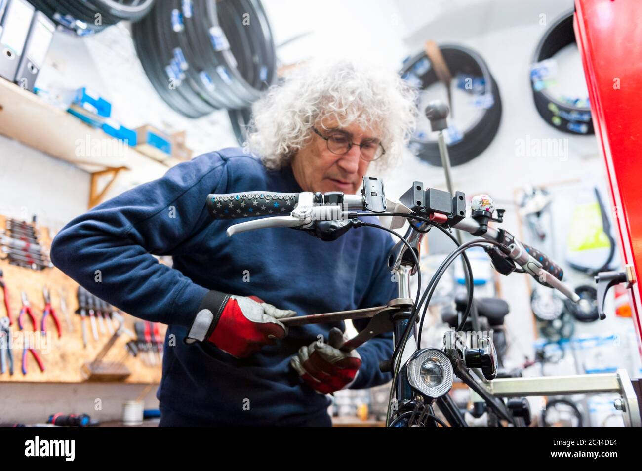 Bicycle shop mechanic hi-res stock photography and images - Alamy