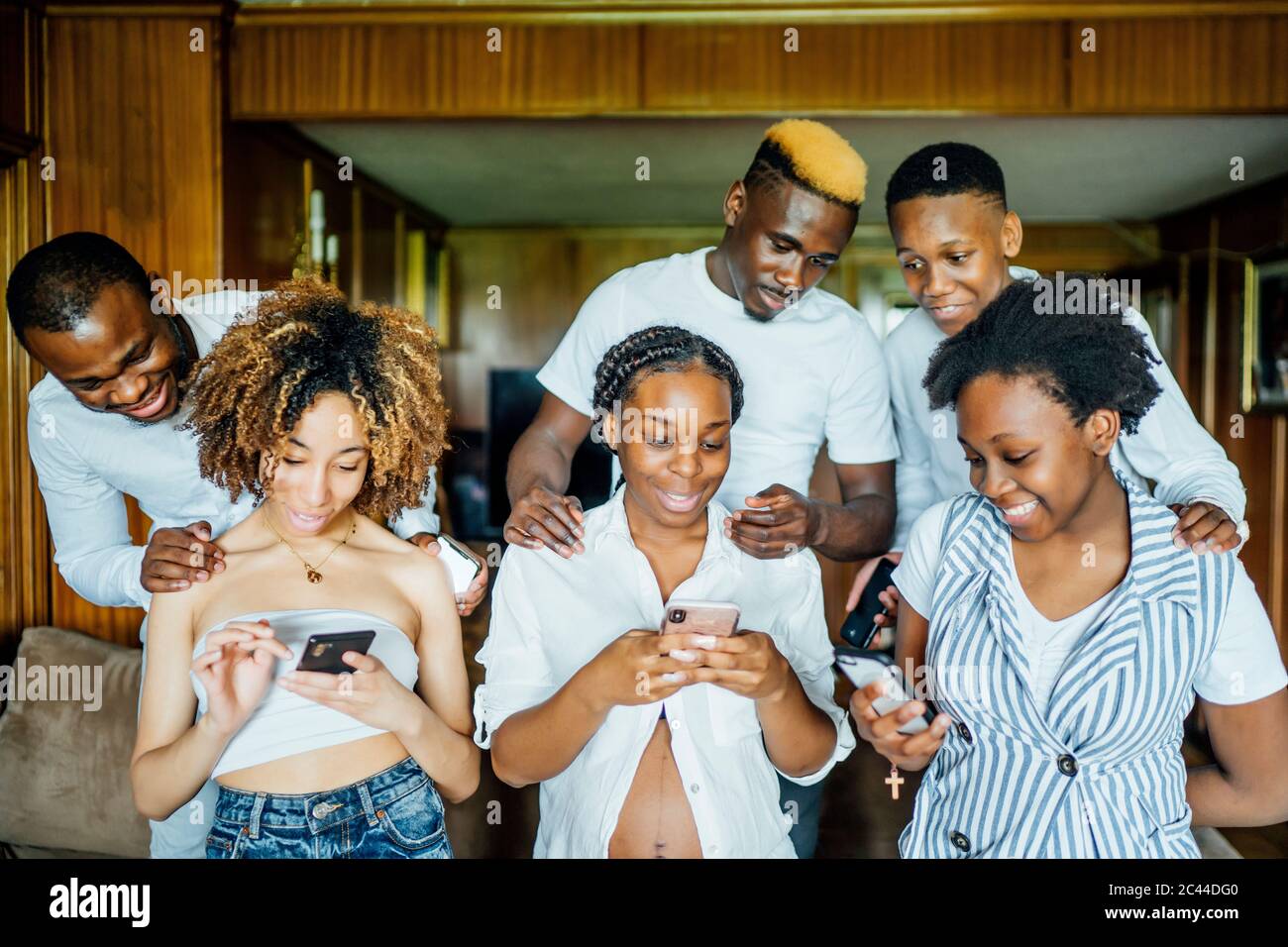 Family and friends portrait hi-res stock photography and images - Alamy