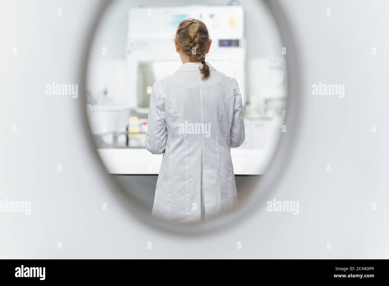 Medical laboratory window hi-res stock photography and images - Alamy