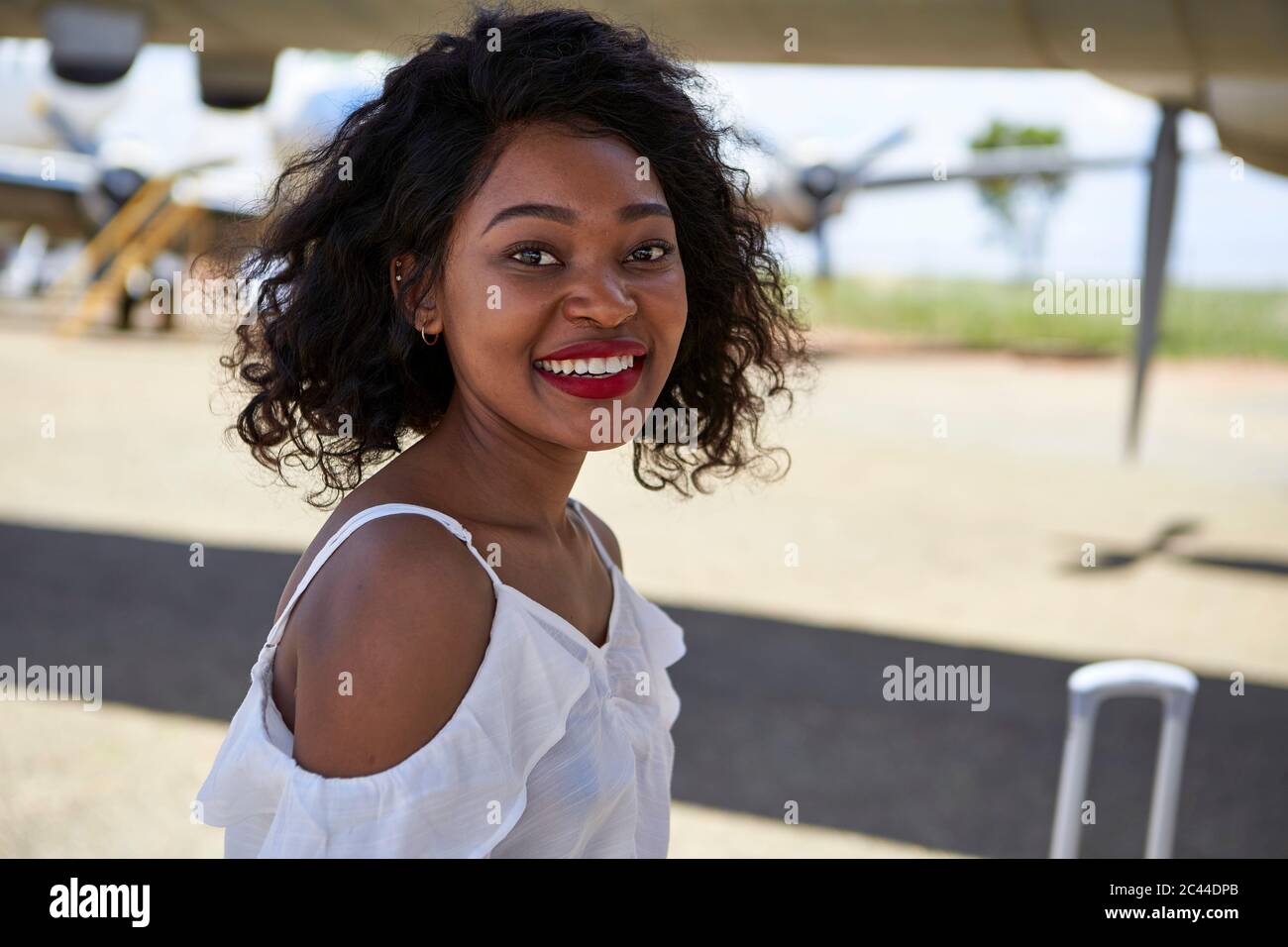 Side view portrait hi-res stock photography and images - Alamy