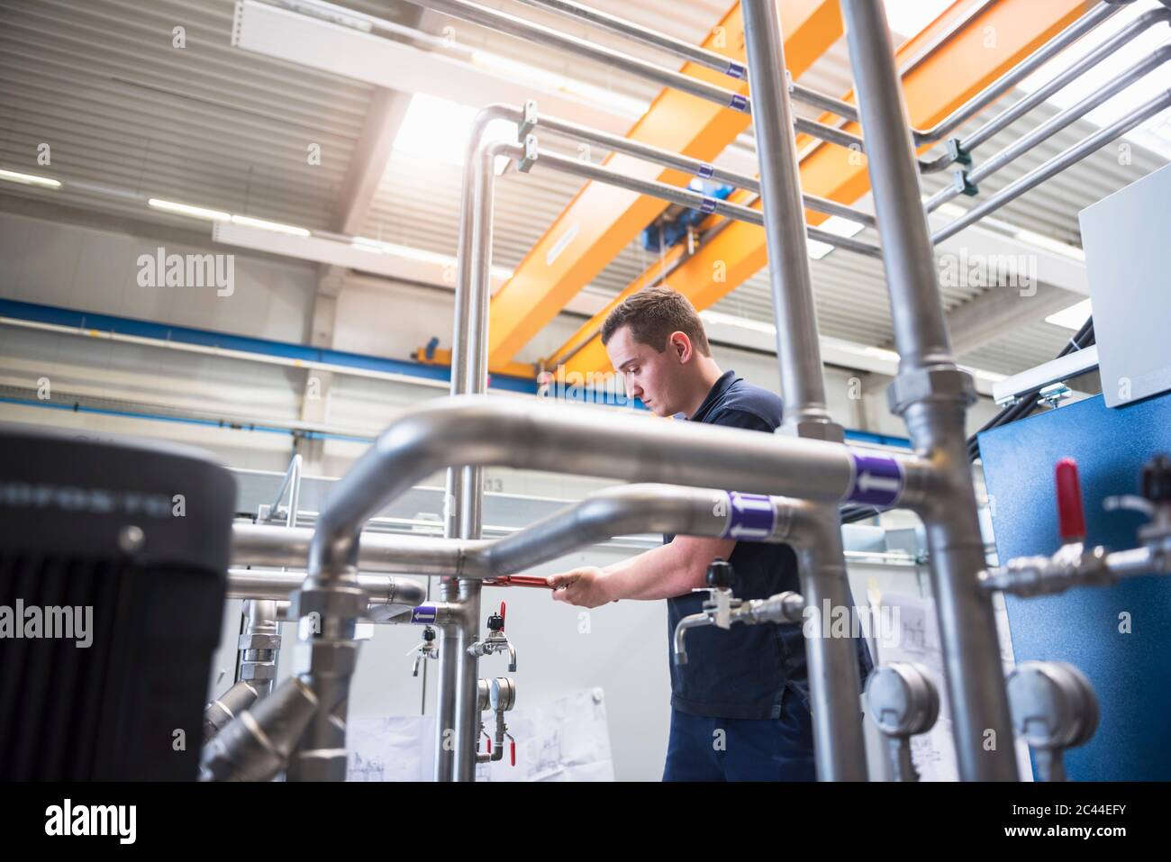 Pipework worker hi-res stock photography and images - Alamy
