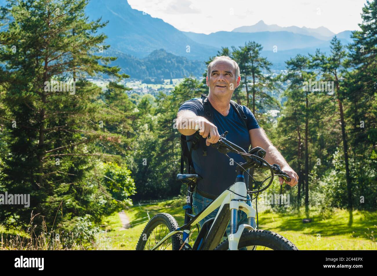 Man e bike hi-res stock photography and images - Alamy