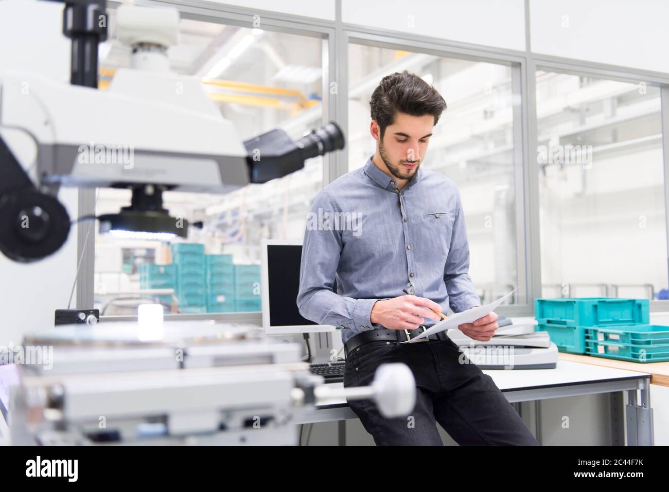 Working young man reading documents hi-res stock photography and images ...