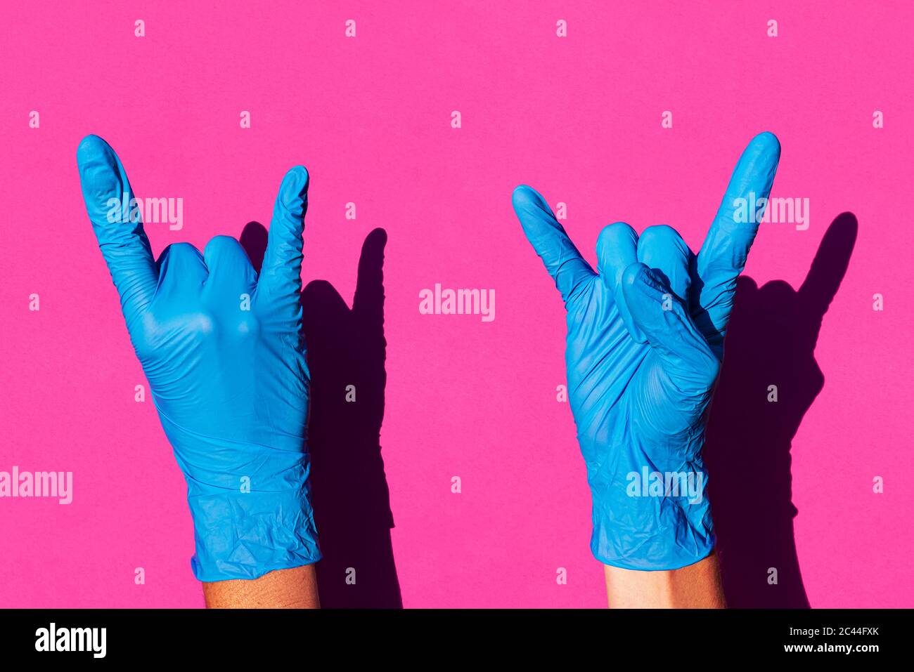 Hand sign horns hi-res stock photography and images - Alamy