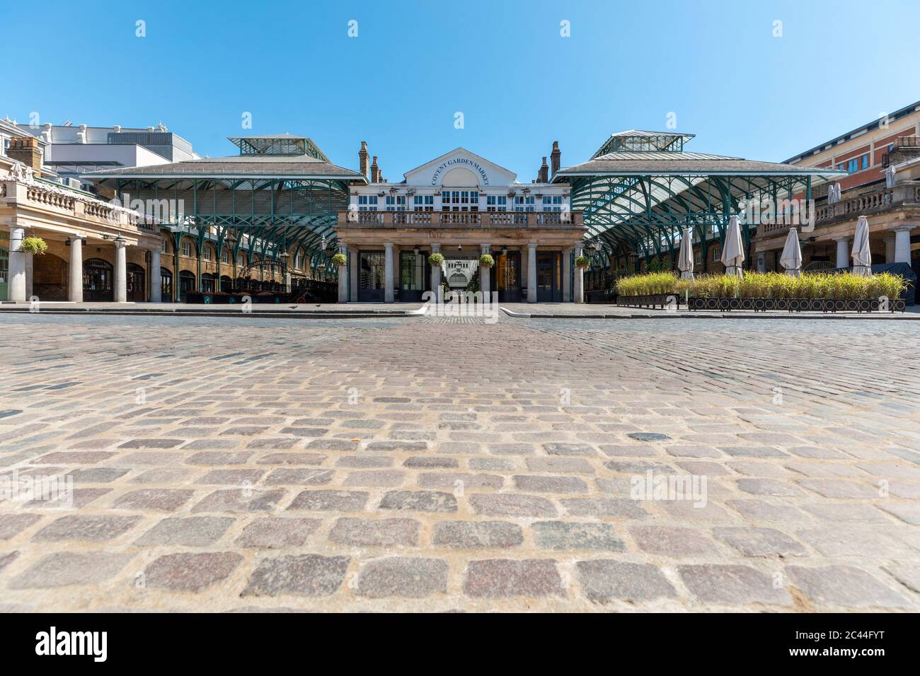 Covent garden square hi-res stock photography and images - Alamy