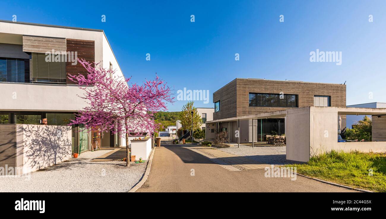Suburb driveway hi-res stock photography and images - Alamy