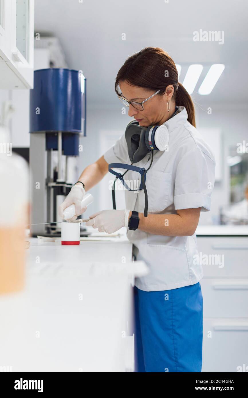 Female doctor pouring medicine hi-res stock photography and images - Alamy