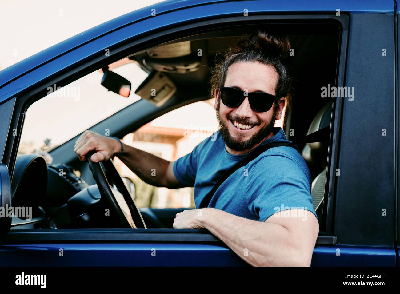 Man and car hi-res stock photography and images - Alamy