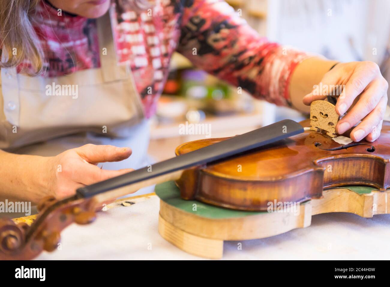 Female violin maker hi-res stock photography and images - Alamy