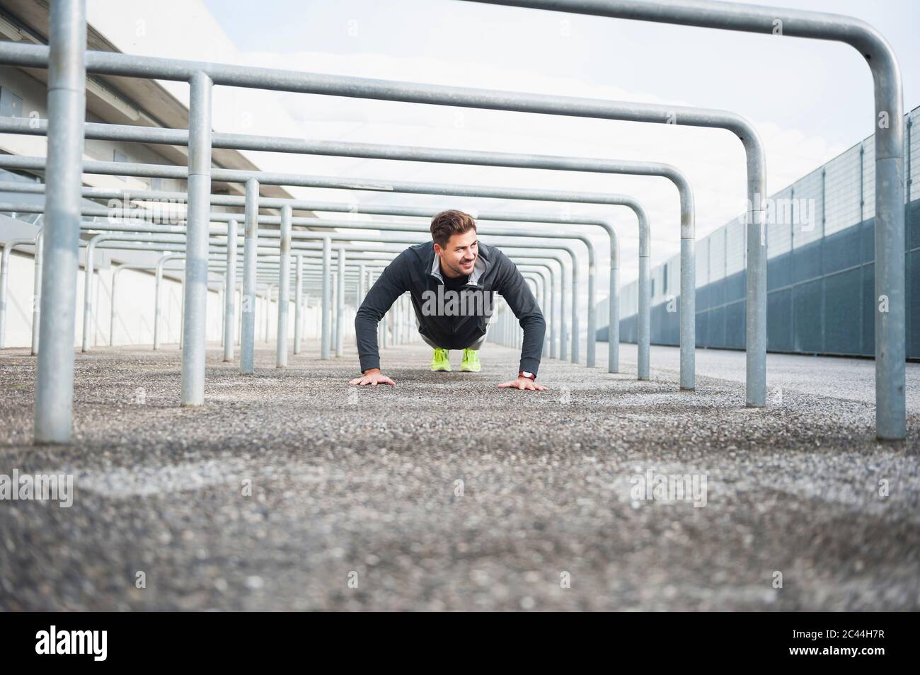 Pushup bar hi-res stock photography and images - Alamy