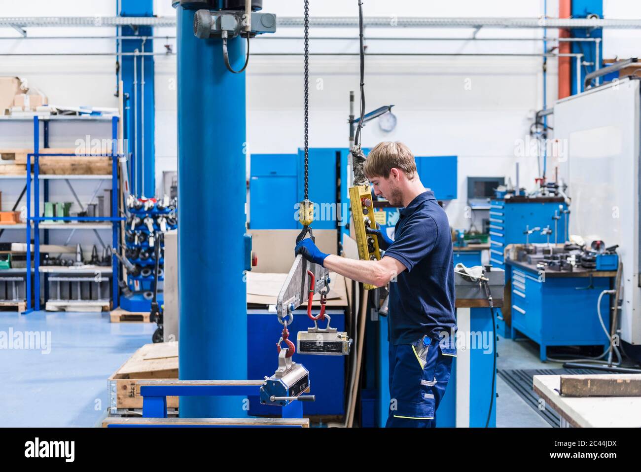 Man operating a crane hi-res stock photography and images - Alamy