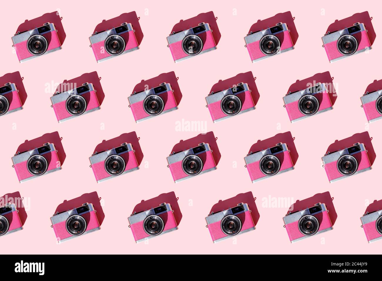Seamless pattern of rows of vintage analog cameras Stock Photo - Alamy