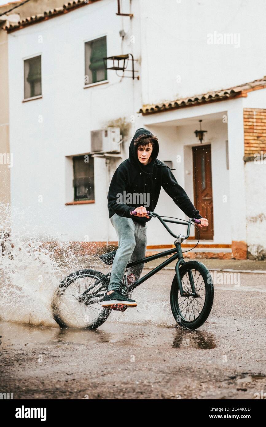Teenager puddle hi-res stock photography and images - Alamy