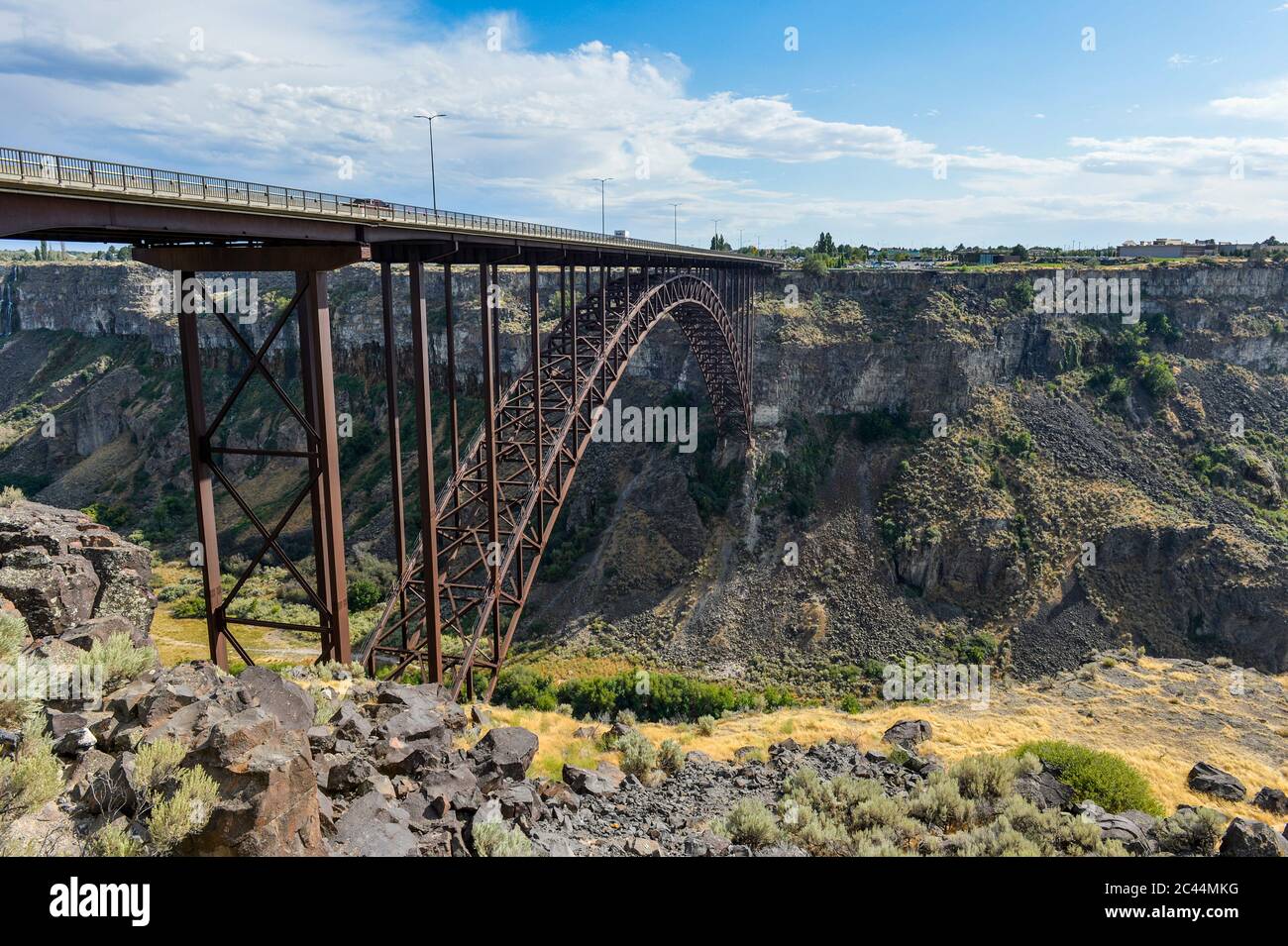 USA, Idaho, Twin Falls, Perrine Bridge in Snake River Canyon Stock ...